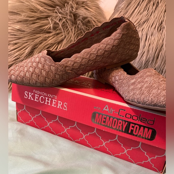 Skechers | Shoes | Nwt Sketchers Cleo Stretch Flats Taupe Honeycomb ...